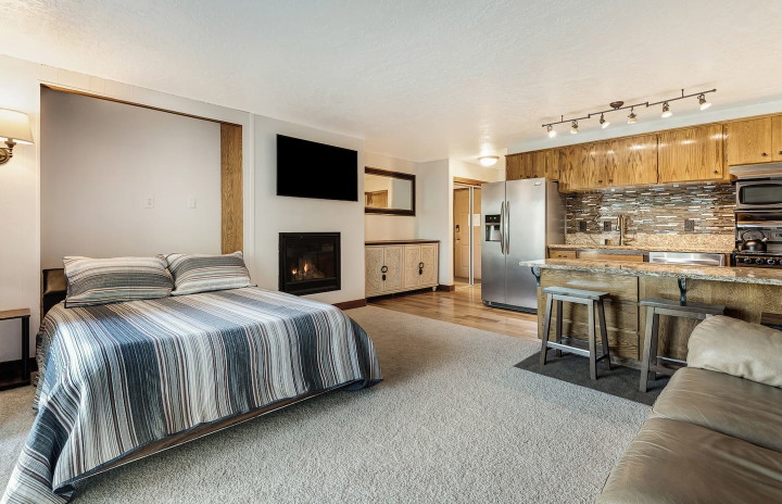 Ground Floor - Riverfront Studio - Bend, OR