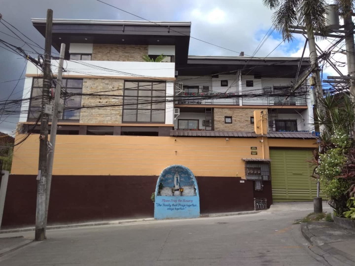San Juan Townhouse #19 Unit 2 Entire House - Marikina