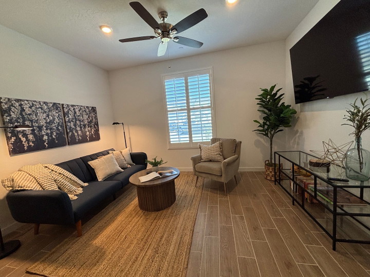 1br Apartment With Living Room, Washer & Dryer - Visalia, CA