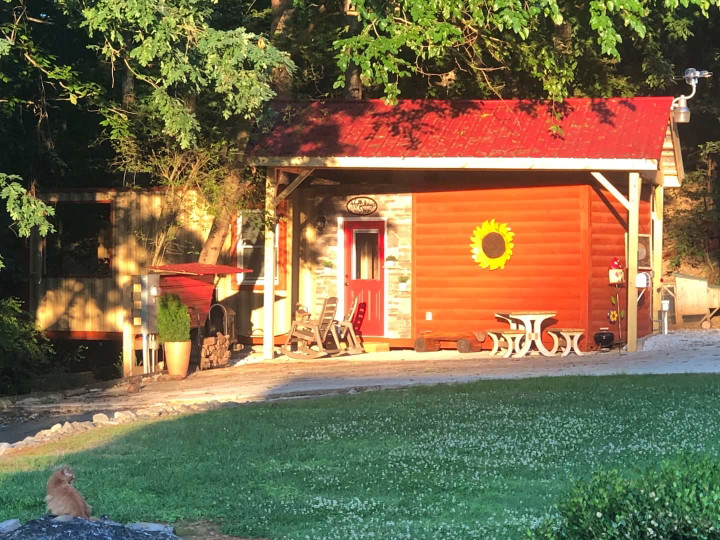 Holliday's Inn Tiny Tree-house - Walhalla, SC