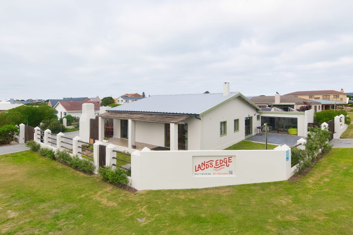 Land's Edge Featherbush Cottage - Solar - Struisbaai
