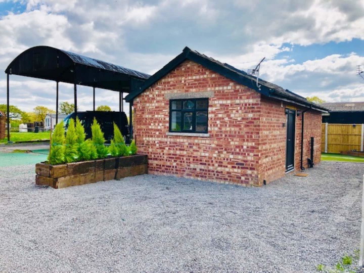 Henshaw Green Cottage 2 - With Private Garden - Cheshire