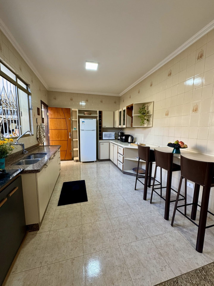 Close To The Centre, 2 En-suites, 3-car Garage - Maringá