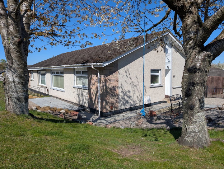 3 Bedroom Bungalow... Home From Home! Close To City Centre. Free Parking! - Inverness