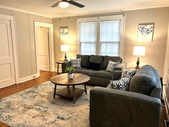 Quaint And Convenient Town House - Hattiesburg, MS