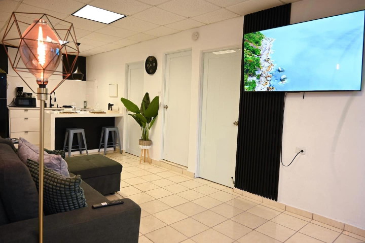 Black Room, By Cocochela  Apts - Ponce