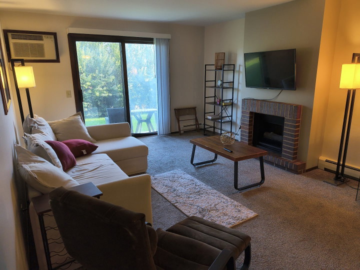 Freshly Renovated 2 Bed 1 Bath Apt Near Everything - Madison, WI