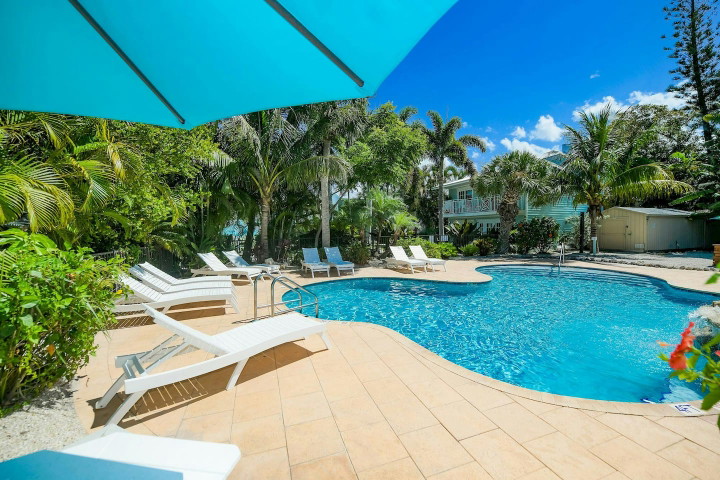 Tropical Breeze Resort - Sarasota, FL