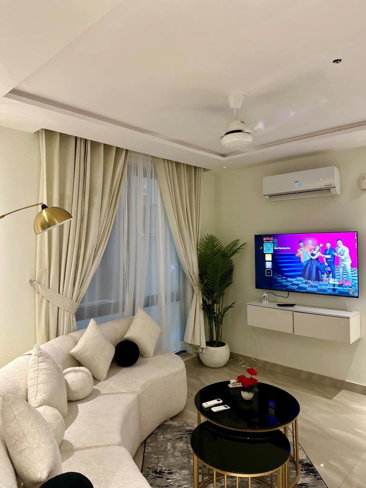 Designer 1bhk/pool/gym/self-checkin/gulberg/lahore - Lahore
