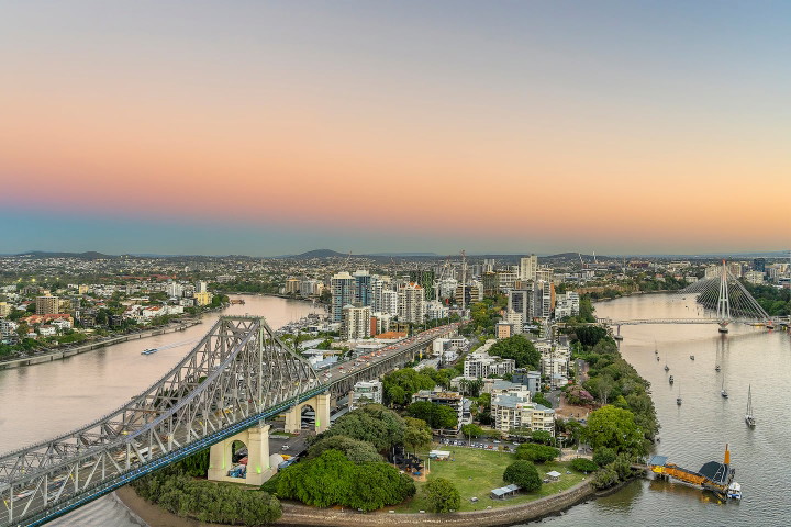 Penthouse Style | Story Bridge Views | Sleeps 8 - Windsor, Australia