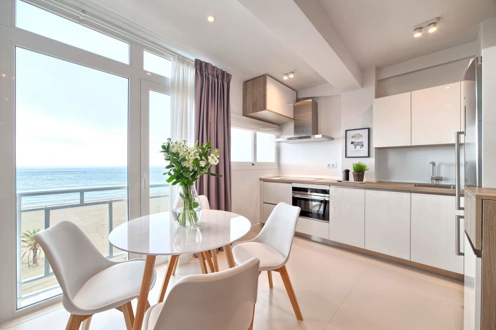 Appartement En Bord De Mer Dans Le Centre-ville D'estepona - Costa del Sol