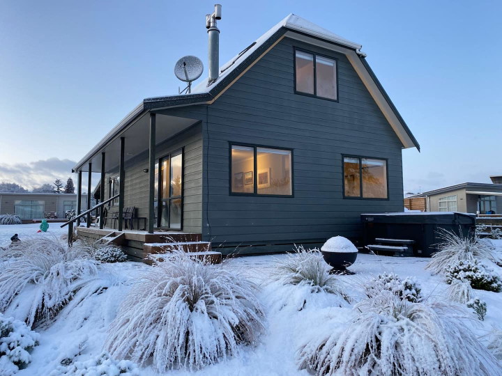 Cosy Cottage With Spa & Fireplace - New Zealand