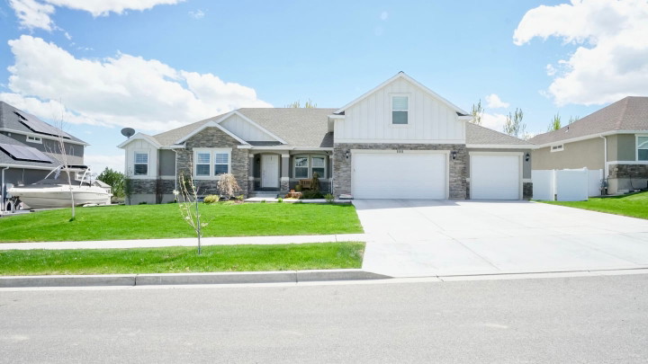 Basement Suite | King Bed | Game Room - Lehi, UT