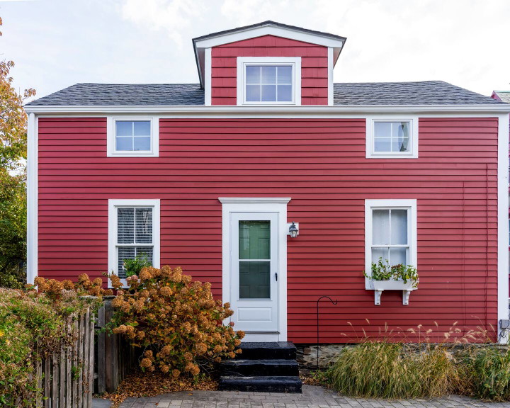 Conveniently Located 3br Home W/ Outdoor Dining - Newport, RI