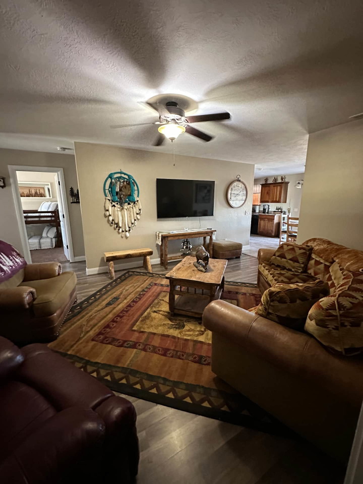 Cozy Rustic Style Home W/ Hottub - Cedar City, UT