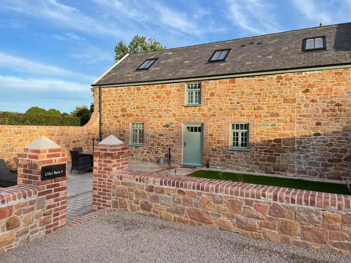 Granite Cottage With 2 En-suite Bedrooms + Sofabed - Jersey