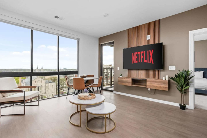 A+ Spacious Luxury 2br | Pool+lounge+parking - Indianápolis, IN