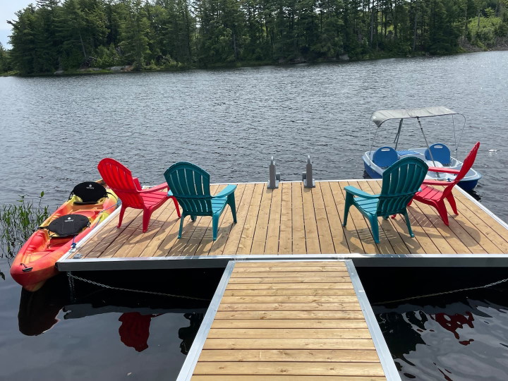 Newly Renovated 5 Bedroom Lakefront Cottage - Huntsville