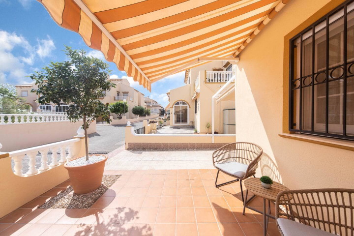 Modern 3-level Stay | Rooftop Solarium + Parking - La Zenia