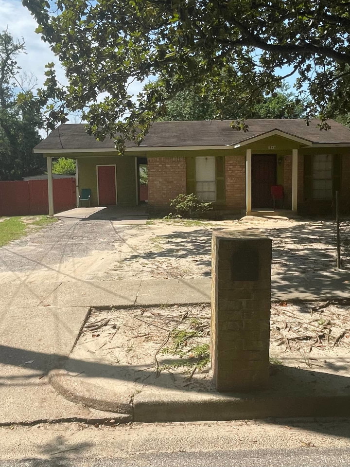 3 Bedrooms 1 1/2 Bathrooms Home - Mobile, AL