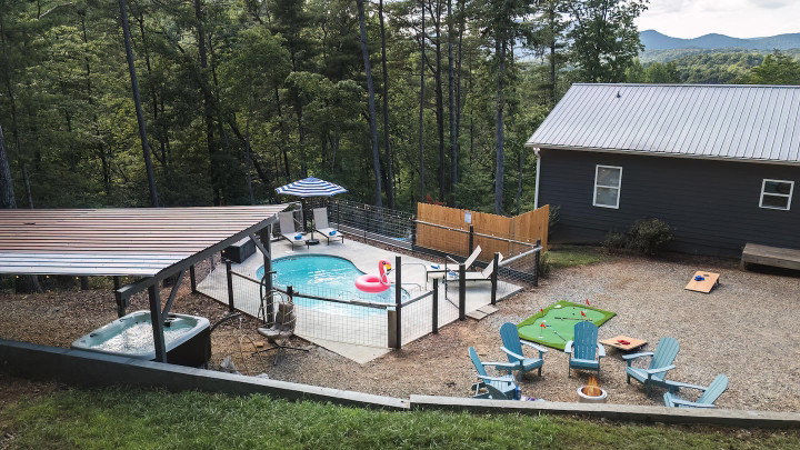 Hot Tub - Private Pool - King Beds - Pet Friendly - Dahlonega, GA