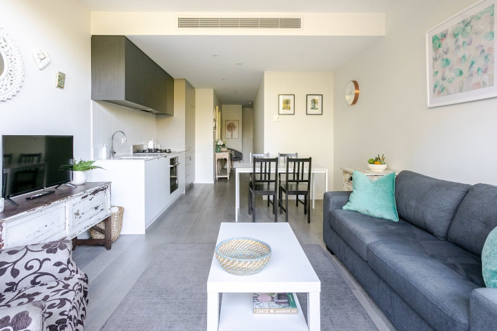 Modern 1 Bedroom Apartment With Pool, Cafe And Gym - Melbourne