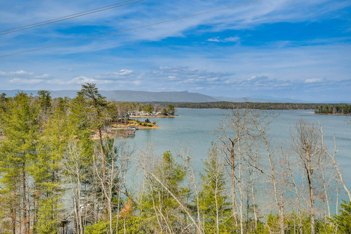 Steps To Private Beach! Family Home On Lake James - Morganton, NC