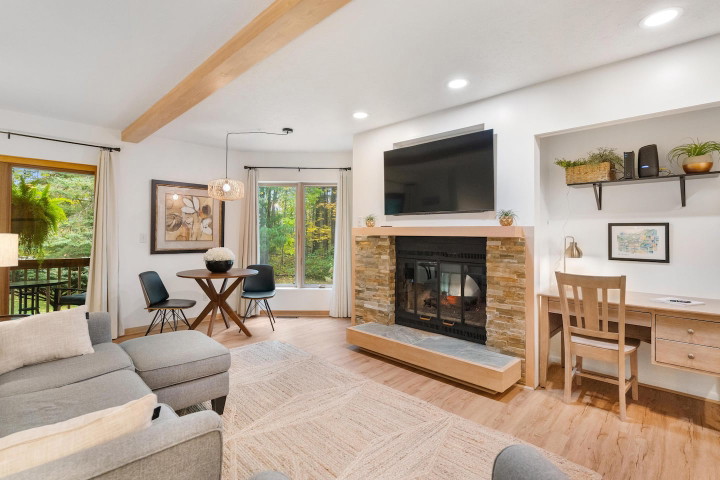 Lakeside Club -1 Bedroom Cozy Condo W/lake Access - Petoskey, MI
