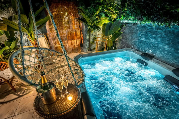 Jungle Cavern Spa Privé Au Milieu De La Jungle - Albertville