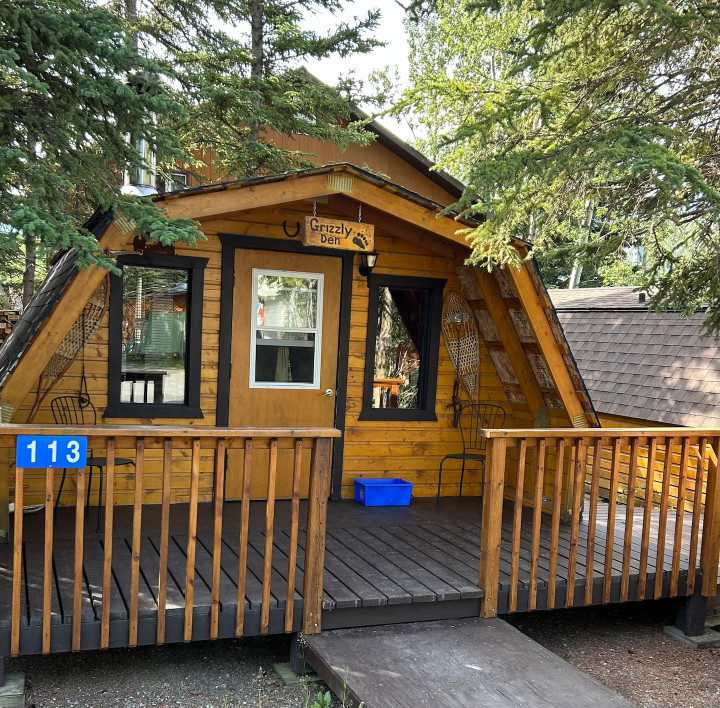 Carnivore Cabins-grizzly Den - Yukon