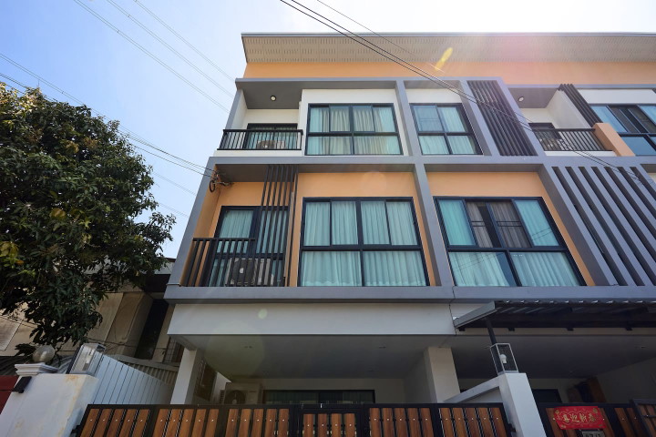 Modern 4-bedroom Retreat | Family & Work-friendly - Bangkok