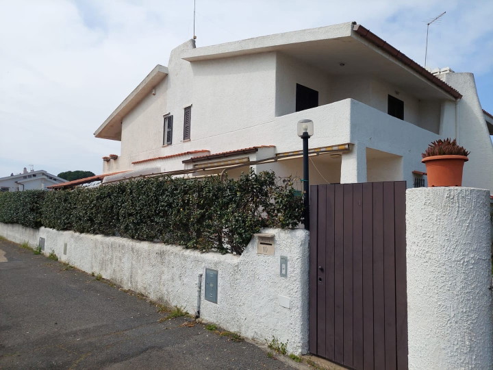 Villetta Con Piscina - Cerveteri