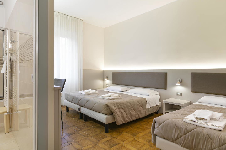 Uniho Camera Tripla Superior - Pavia