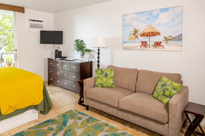 Lovely Studio Condo With Kitchenette And Pool - Kailua-Kona, HI