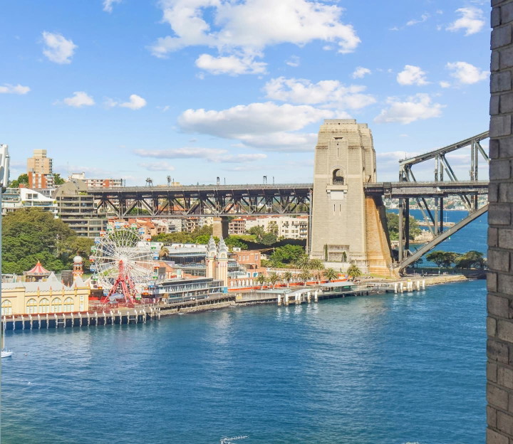 Sydney Harbour View | Parking | Lift | Balcony - Sydney