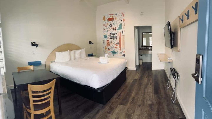 Non Smoking Private Single King Room - Pismo Beach, CA