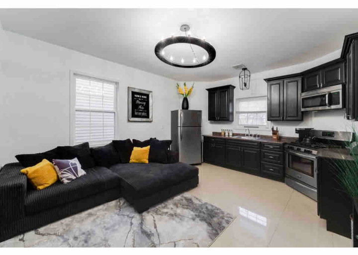 Jersey City Chic 3 Bedrm, 1 Bath Private Unit - Jersey City, NJ