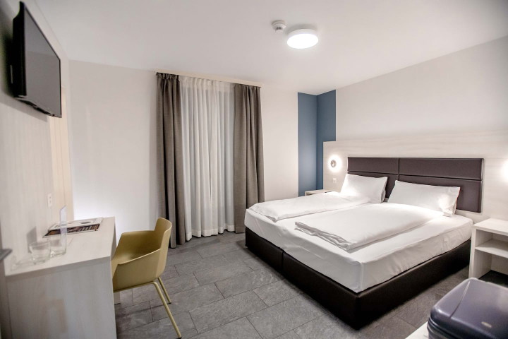 Standard Double Room - Miralago Locarno Easy Rooms - Locarno