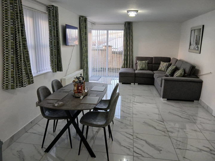 The Peace Bridge Apartment - Derry