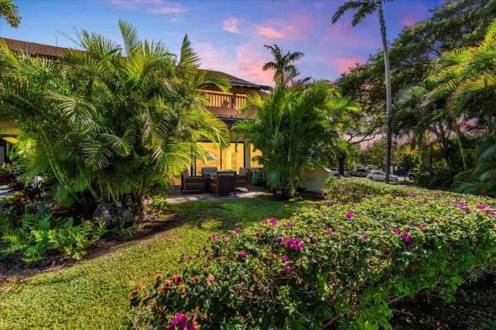 ** Angolo Di Lusso 1b / 2b * Peek-a-boo Ocean View ** - Maui, HI