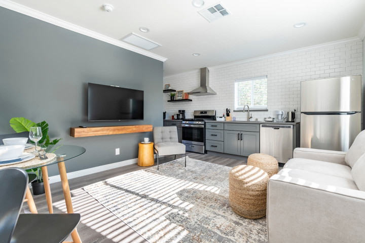 Fresh & Intimate 1br + King Bed Perfect For Couple - El Monte, CA
