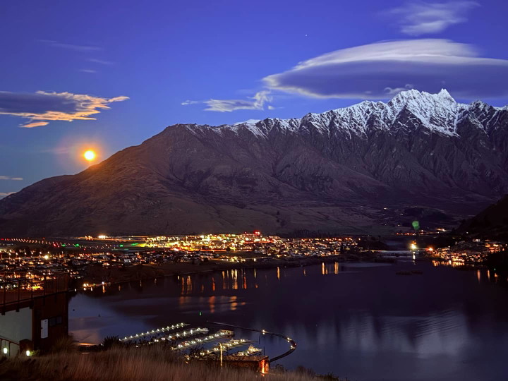 Lakeview Deluxe Apartment - Queenstown, New Zealand