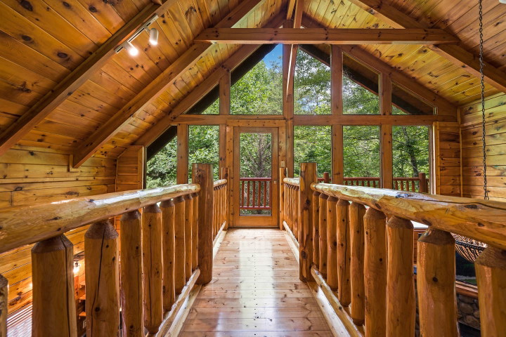 Top Location | Hot Tub, Arcade & Scenic Views - Gatlinburg, TN