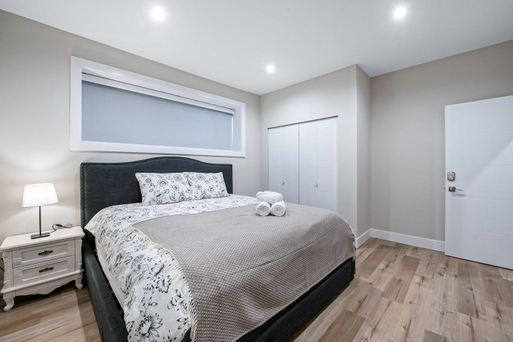 Modern Comfort: Stylish 3-bdr | Private Suite - Ladner
