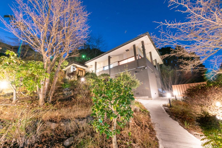 [Hakone Hen] Surrounded By The Nature Of Hakone, With A Private Hot Spring And Bbq All To Yourself. Enjoy A Luxurious Time In A Private Villa. - Hakone