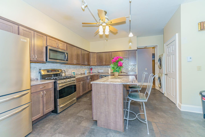 Fresh & Modernized 2br Fl 1 Apt @ Downtown Albany - Albany, NY