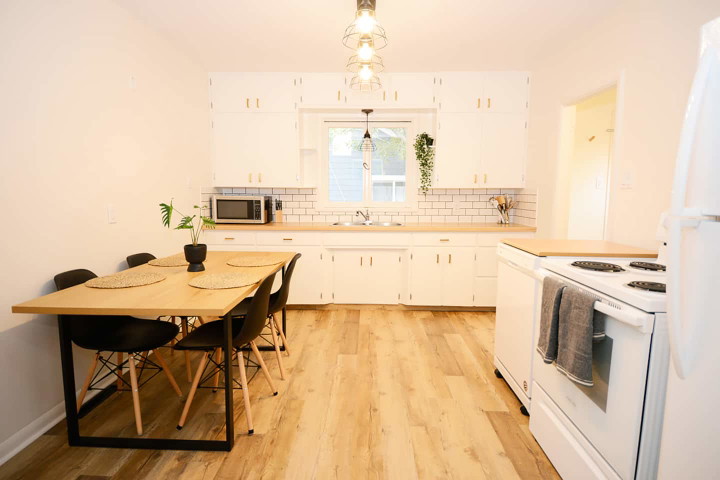 Casa Bella~sleeps 6~king Bed~calming, Cozy, Serene - Alberta