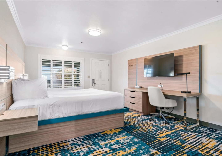 King Bed - Walk To Downtown And Waterfront - Morro Bay, CA