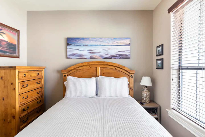 Private Room 2 Canton Townhouse - Dallas, TX