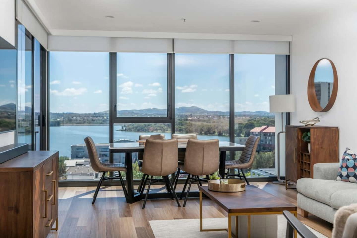Sensational City Apartment With Lake Views - Belconnen